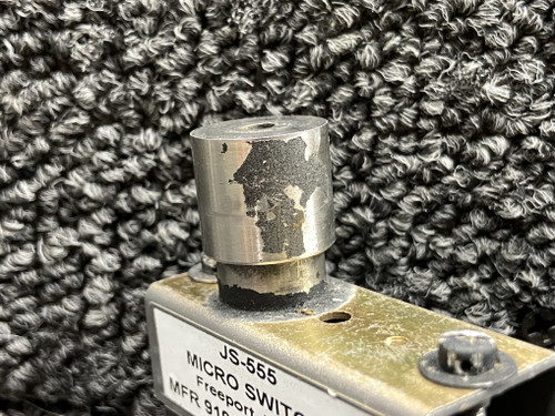 JS-555 (Alt: 91929) Robinson R22 Floor Transmat Switch has Minor Corrosion