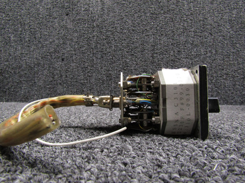 071-1014-00 King Radio KFS-570 Discolored ATC Transponder Control Box