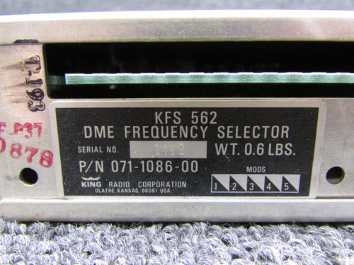 071-1086-00 King Radio KFS-562 DME Frequency Selector Unit with Tray