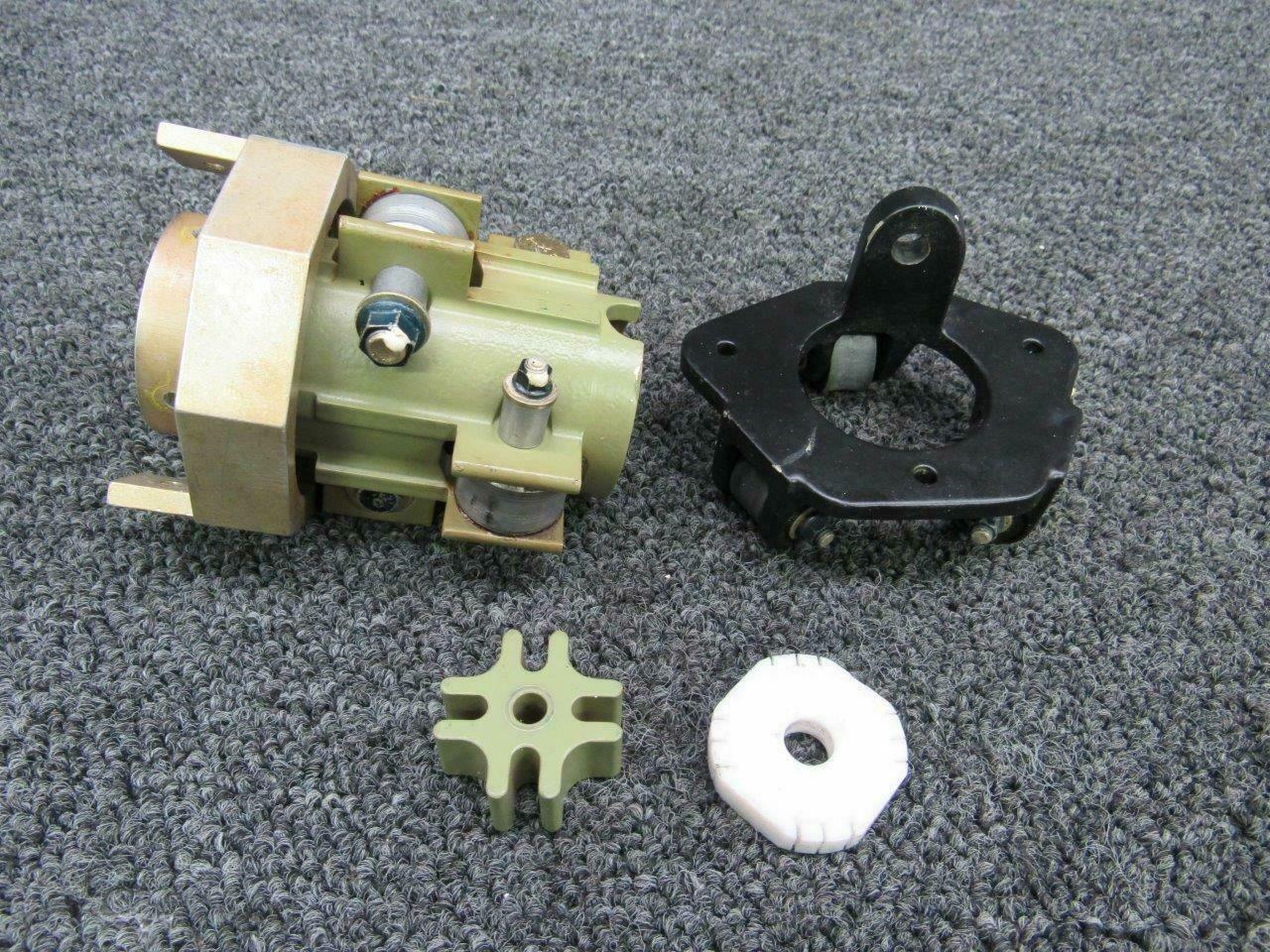 60-524160-3 Beech A36 Collar Control Tube Assy LH / RH W/ Connector ...