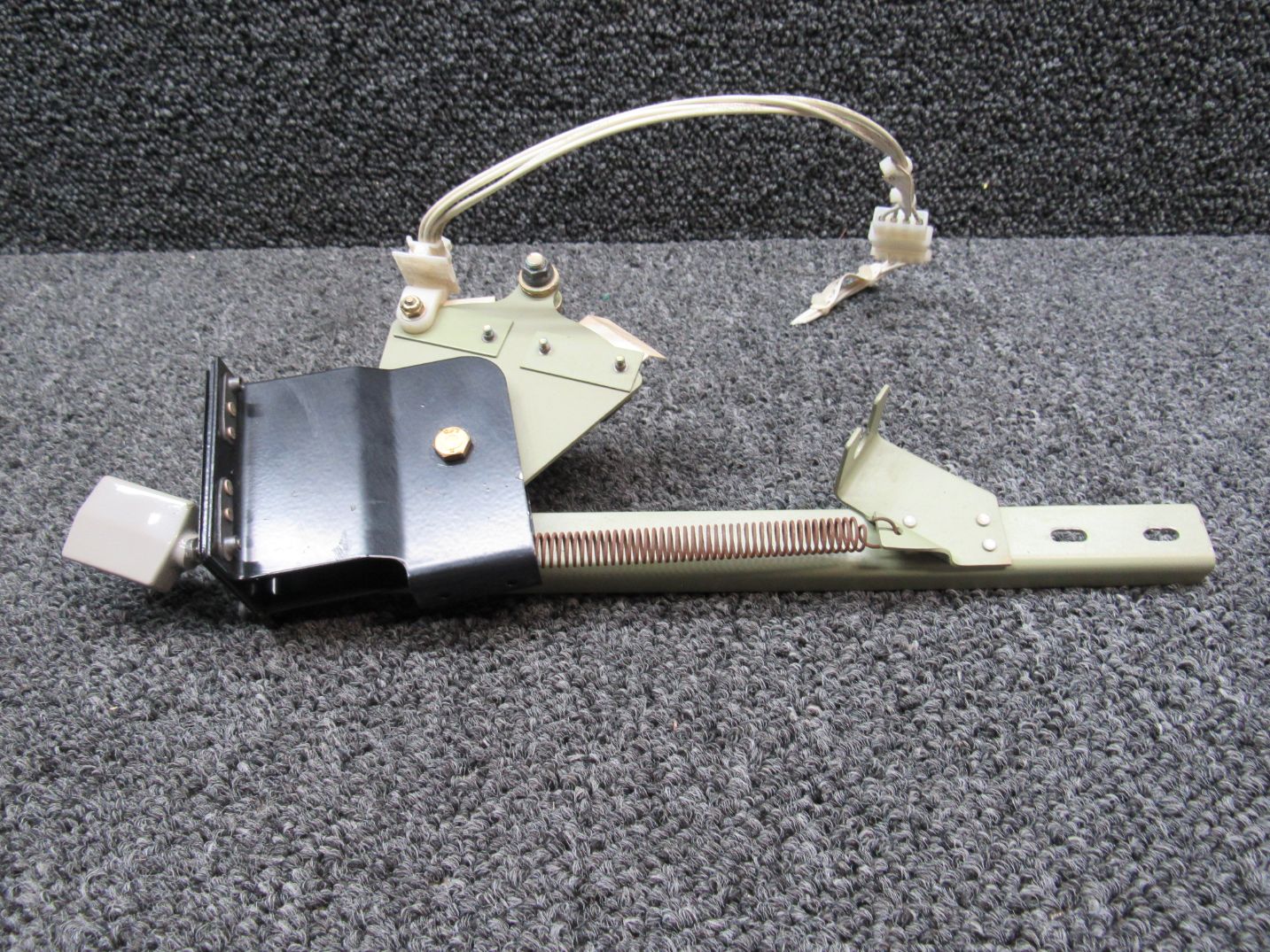 0560021-1 / 0560022-8 Cessna 172S Flap Position Selector Assembly