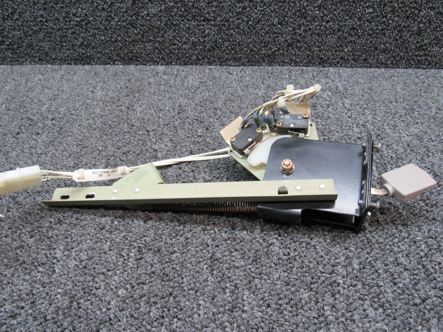 0560021-1 / 0560022-8 Cessna 172S Flap Position Selector Assembly