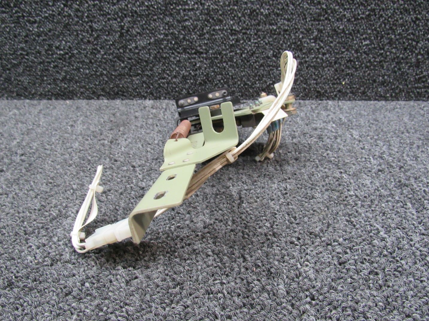 0560021-1 / 0560022-8 Cessna 172S Flap Position Selector Assembly