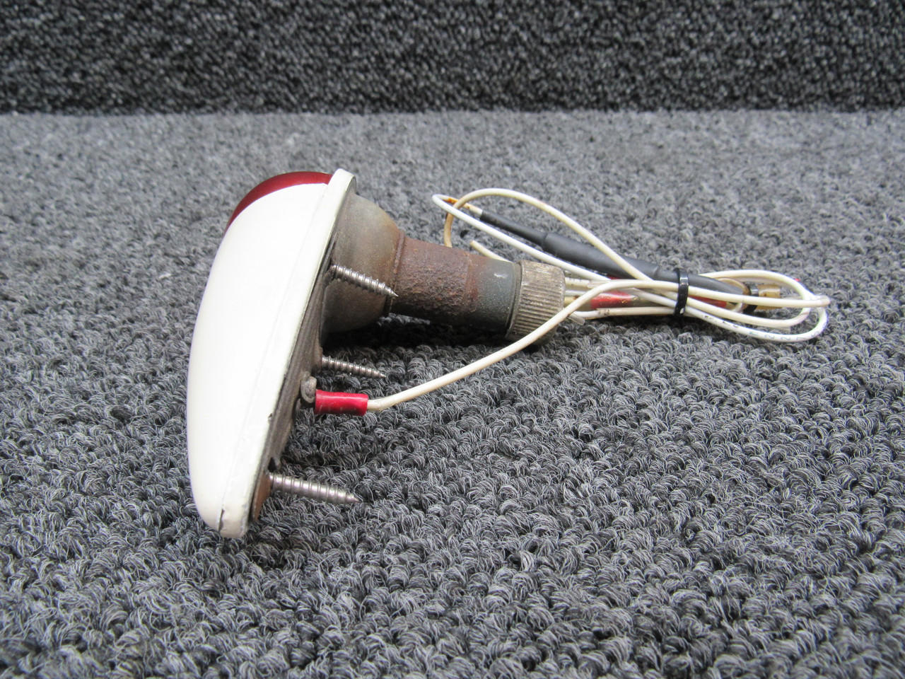 472-665 (ALT: A1285) Piper PA28-180 Navigation Light Assembly W/ Red Lens