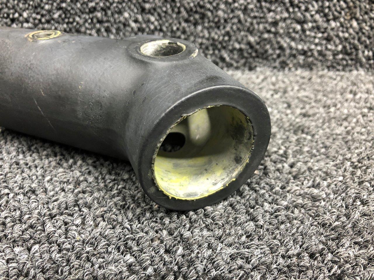 A014-18 (FSO: A239-4) Robinson R22 Beta Landing Gear Elbow LH / RH