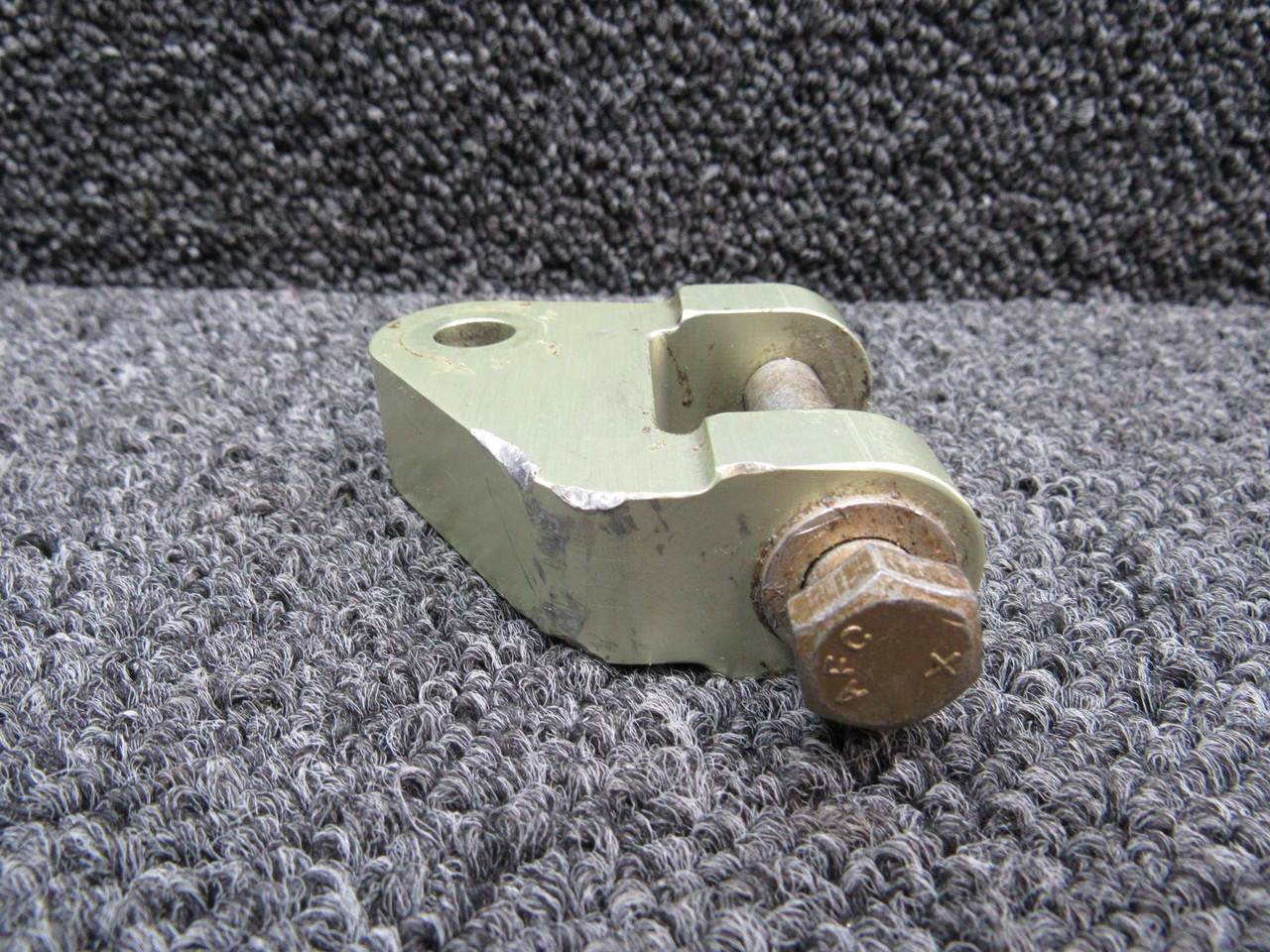 30A02204-017 Wipline Floats 3000 Series Fitting Lower Forward (SA)