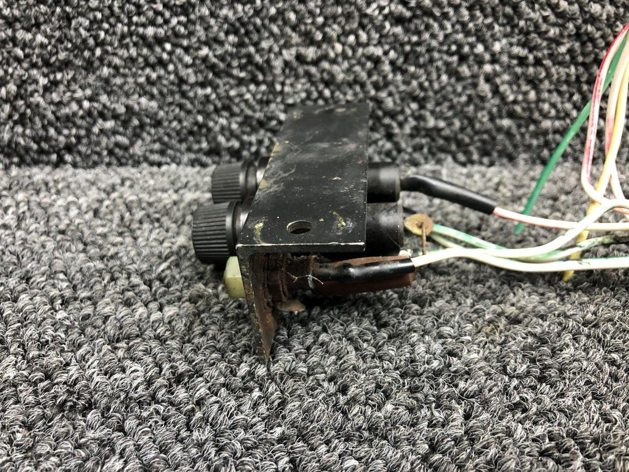 0712031-1, S1091 Cessna R172K Auxiliary Fuse Bracket Holder With Fuses