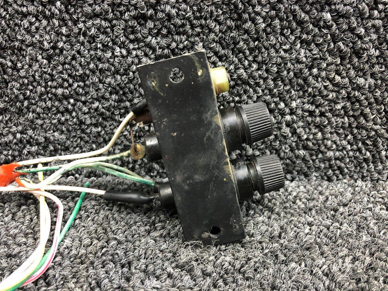 0712031-1, S1091 Cessna R172K Auxiliary Fuse Bracket Holder With Fuses