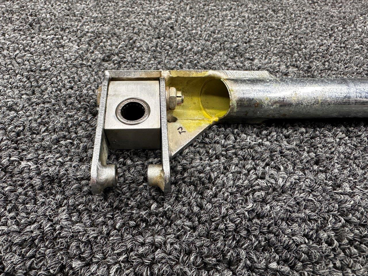 710005-002 Mooney M20G Control Wheel Shaft RH (Length: 19-1/4," D: 0.750")