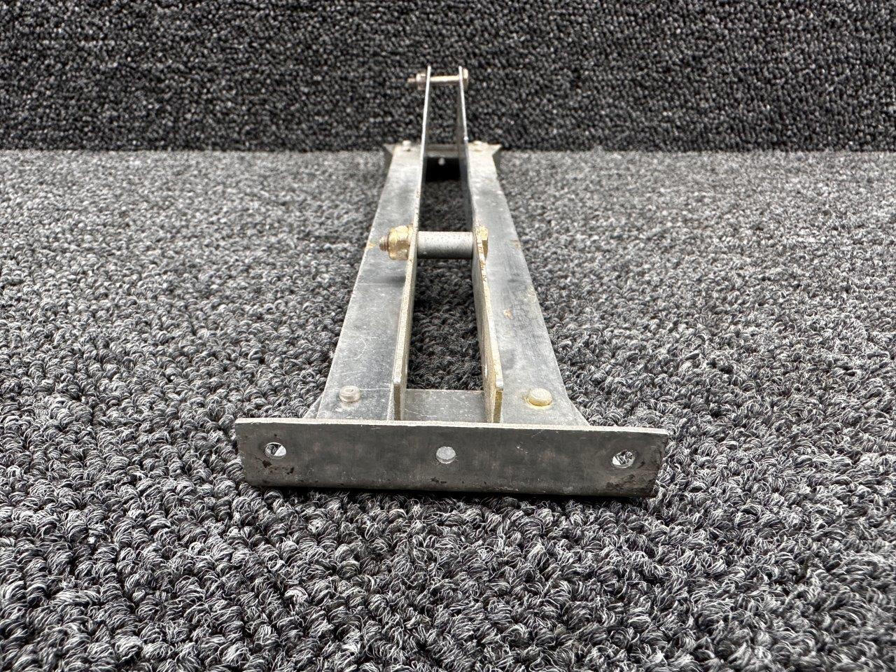 0513294-7 Cessna 172N Control Yoke Guide Assembly RH