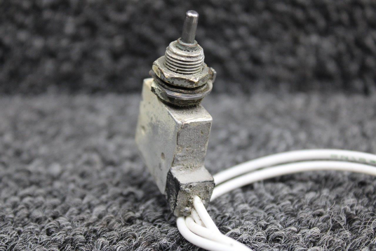 S1377-1 (Use: P6-340005) Cessna 210N Main Gear Downlock Microswitch