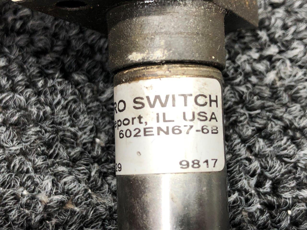 602EN67-6B Cessna 172RG Nose Gear Squat Switch