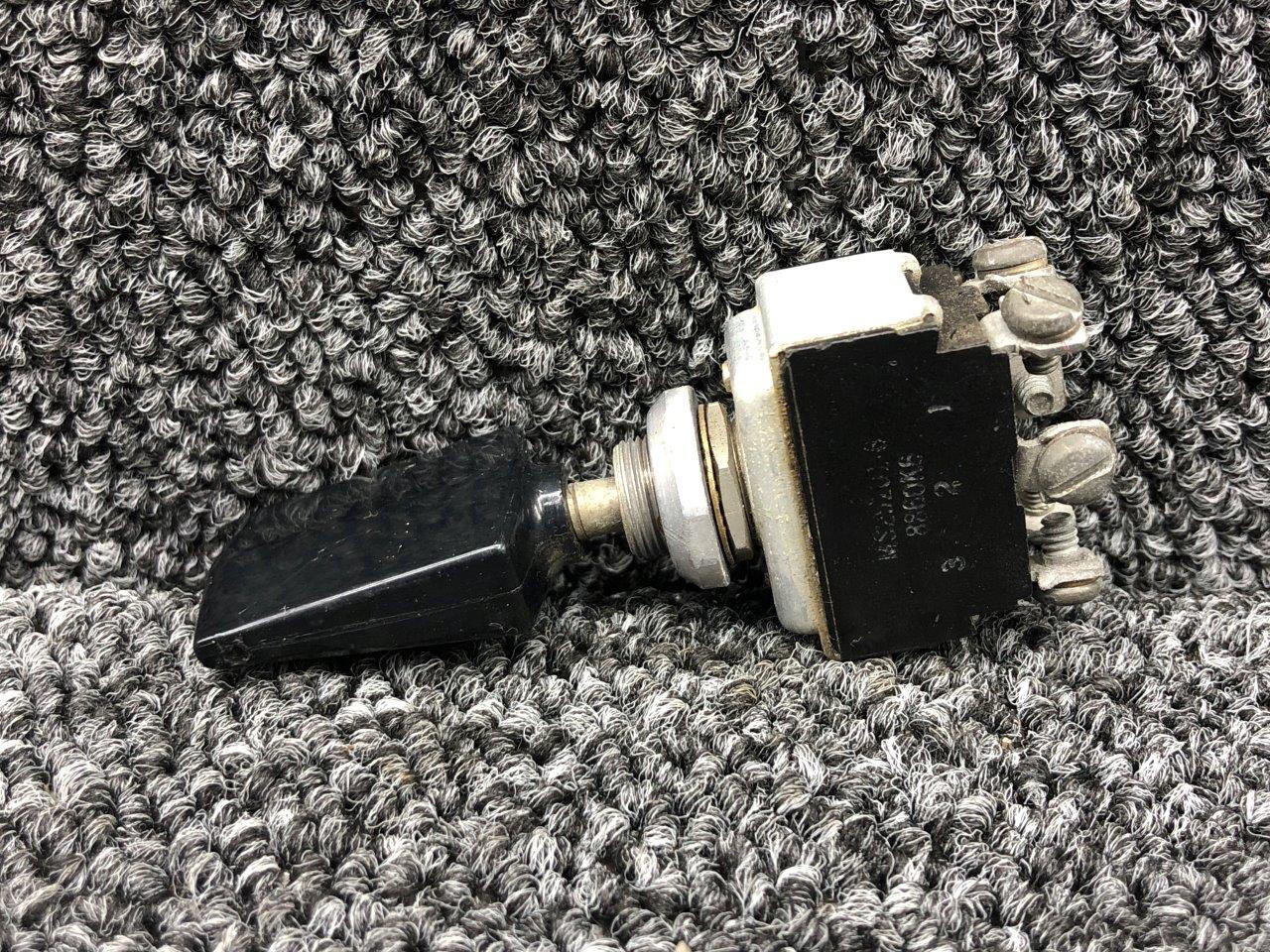 MS25201-6 (Alt: S1661-1) Cessna 172K Flap Toggle Switch | BAS Airplane ...