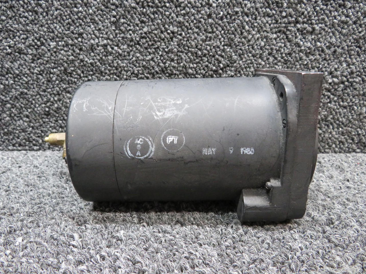 30260-1152 Instantaneous Vertical Speed Indicator by Aerosonic