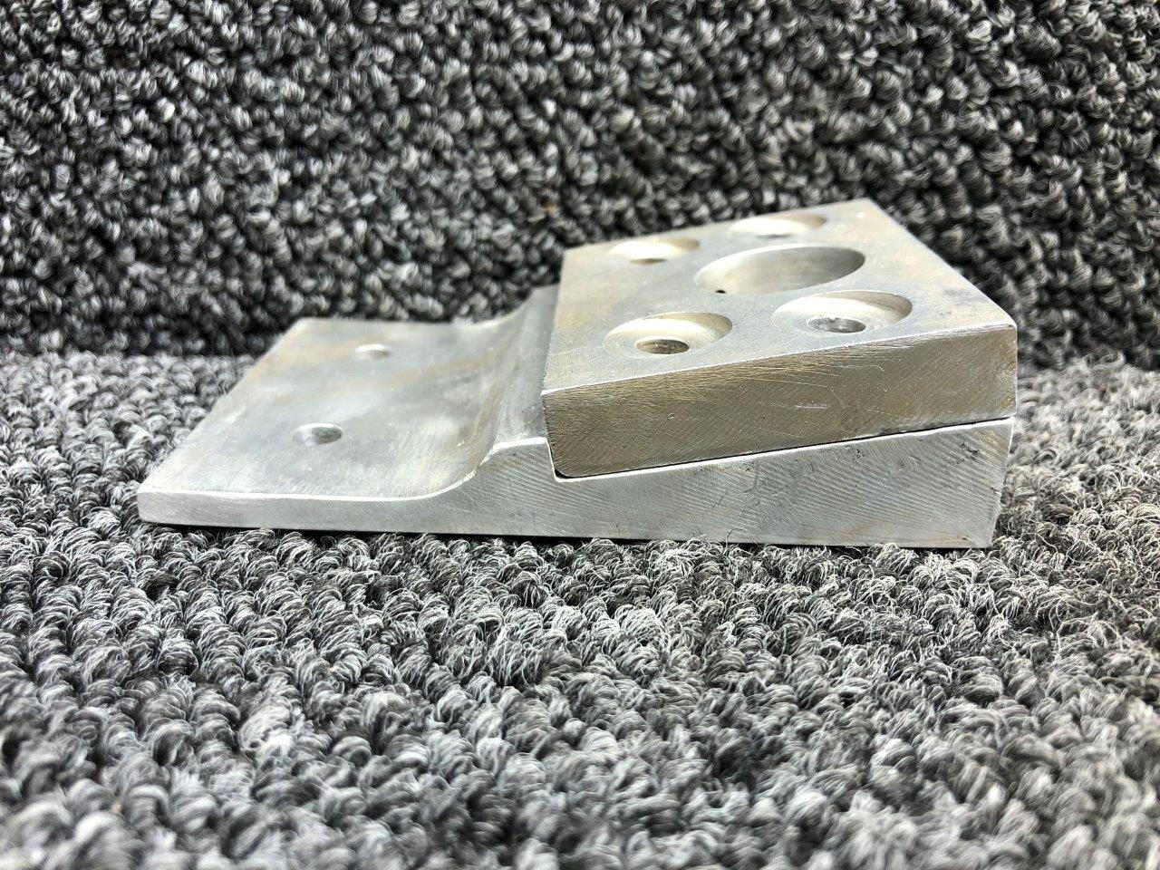 210067-009 (Use: 210067-001) Mooney Main Gear Attach Bracket RH (No Zerk)