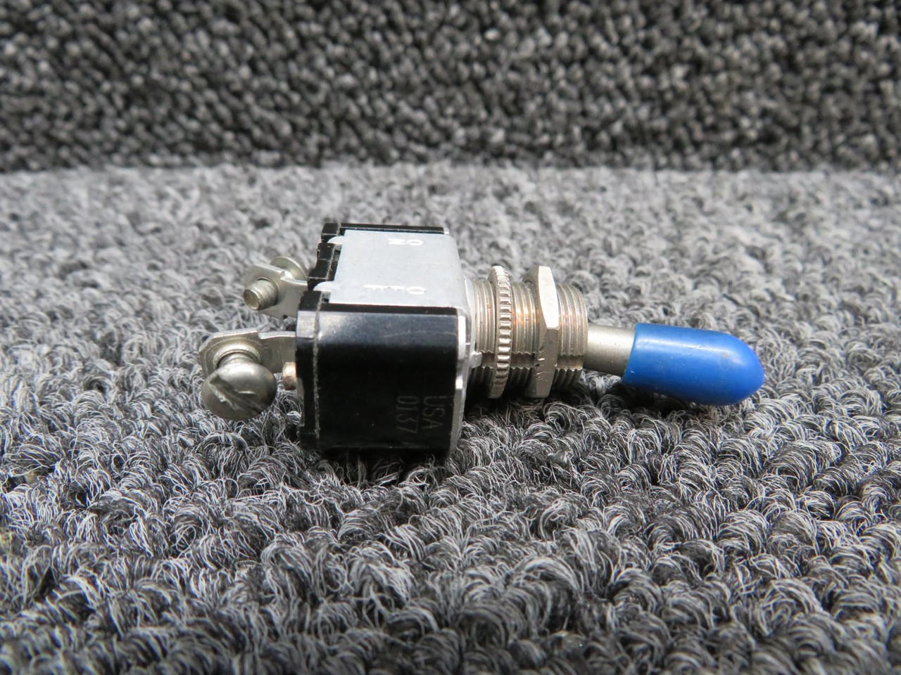 MS35058-22 (Alternate: 8801K22) Cutler-Hammer Toggle Switch