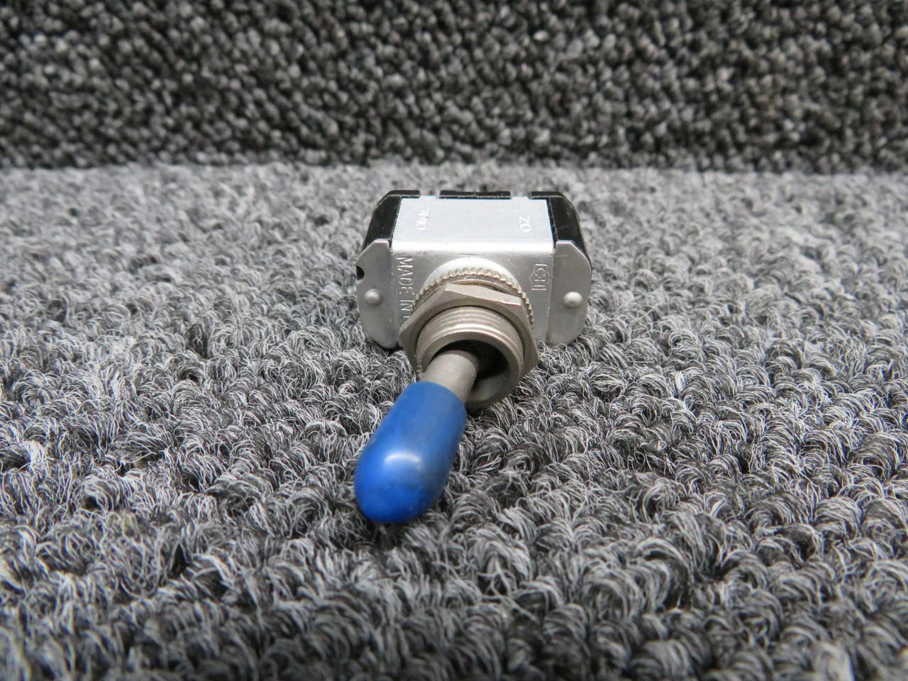 MS35058-22 (Alternate: 8801K22) Cutler-Hammer Toggle Switch