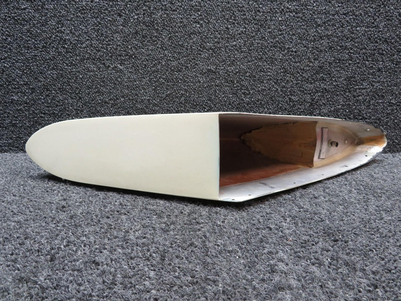 5131022-1 Cessna 425 Vertical Stabilizer Tip Has VF10-306 Antenna