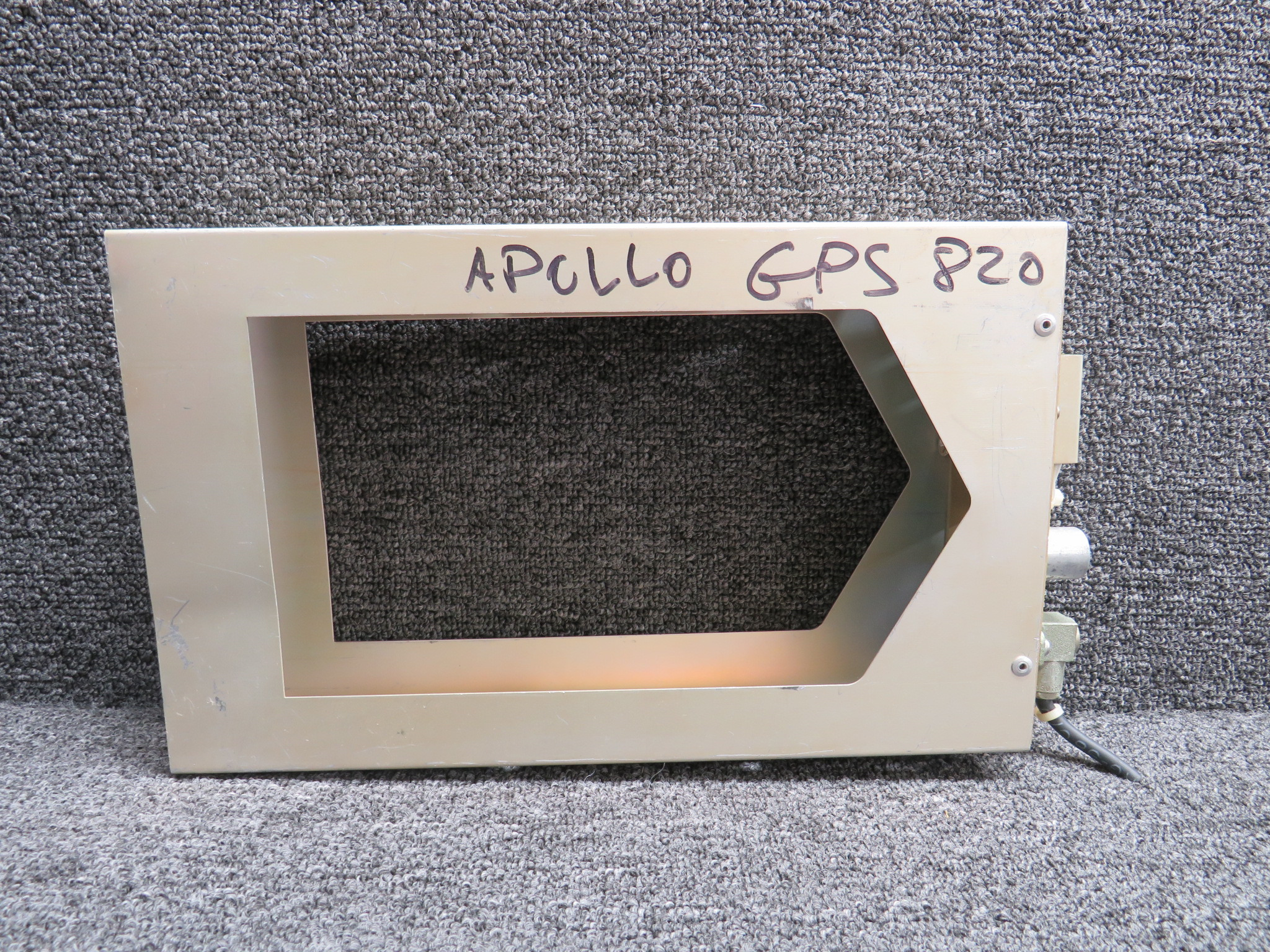 Apollo GPS 820 Airframe Mounting Bracket