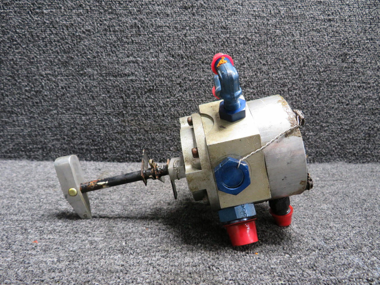 HE825-1 H and E Fuel Selector Valve with Shaft & Handle