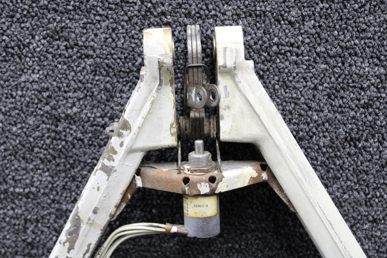 40280-000, 85166-002 Piper PA31-350 LH Main Gear Side Link with Hook ...