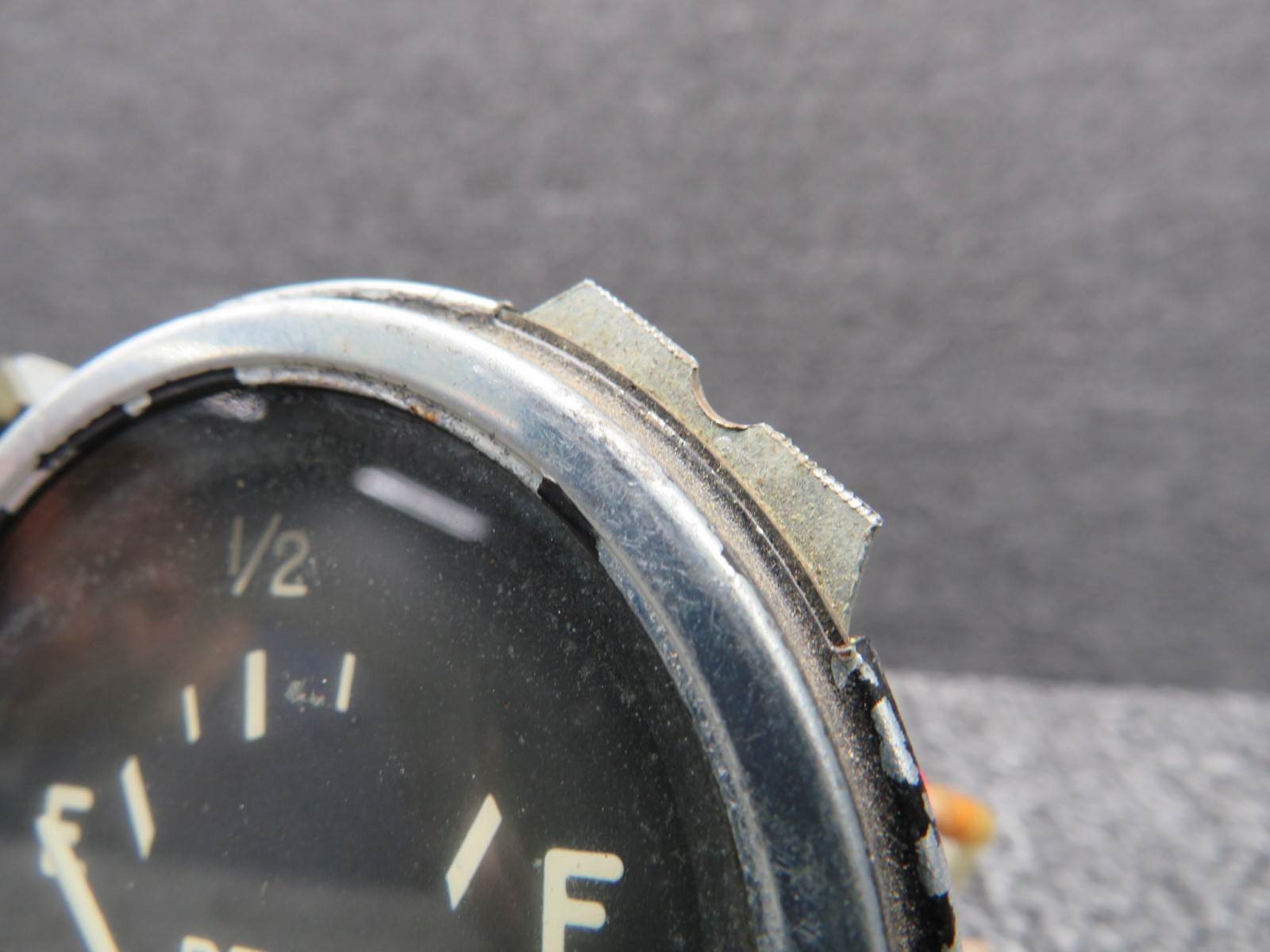 1518865 Mooney Fuel Gauge Indicator (Chipped Bracket)