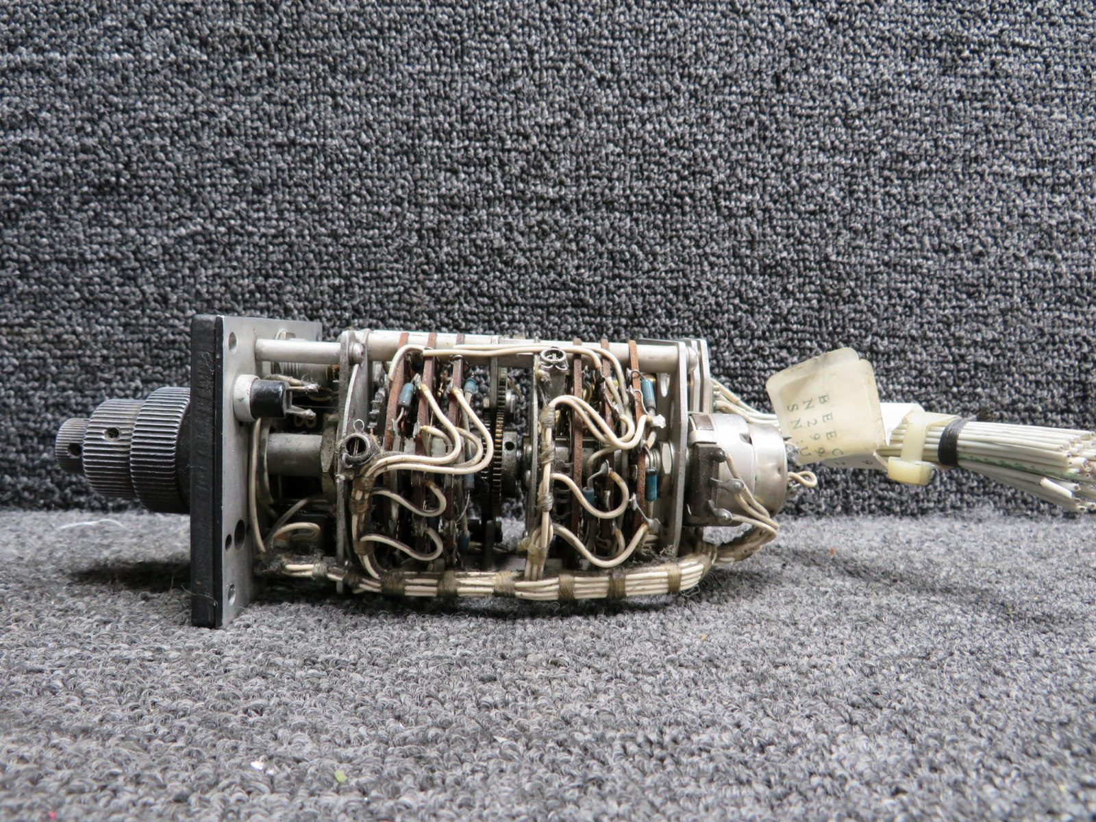 VHF Nav-1 Control Unit has Connections