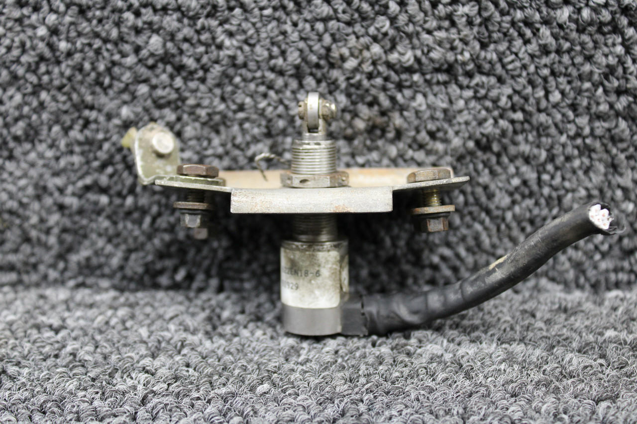 622EN18-6, 6241108-9 Cessna 650 Micro Switch Squat Switch Comes with ...