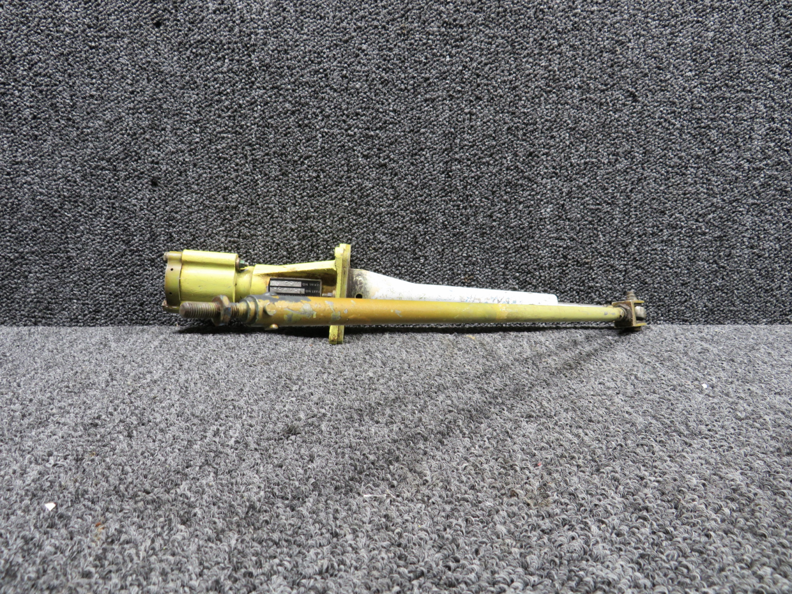 101-524079-3 Beechcraft Trim Actuator Rudder Has Rod Assembly