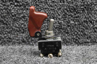ST50N (Alternate: AN3027-3) Cutler Hammer Toggle Switch has Guard