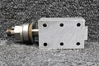 D41-3213-01-50 Diamond DA40-180 Main Gear Strut Mount Inboard RH or LH