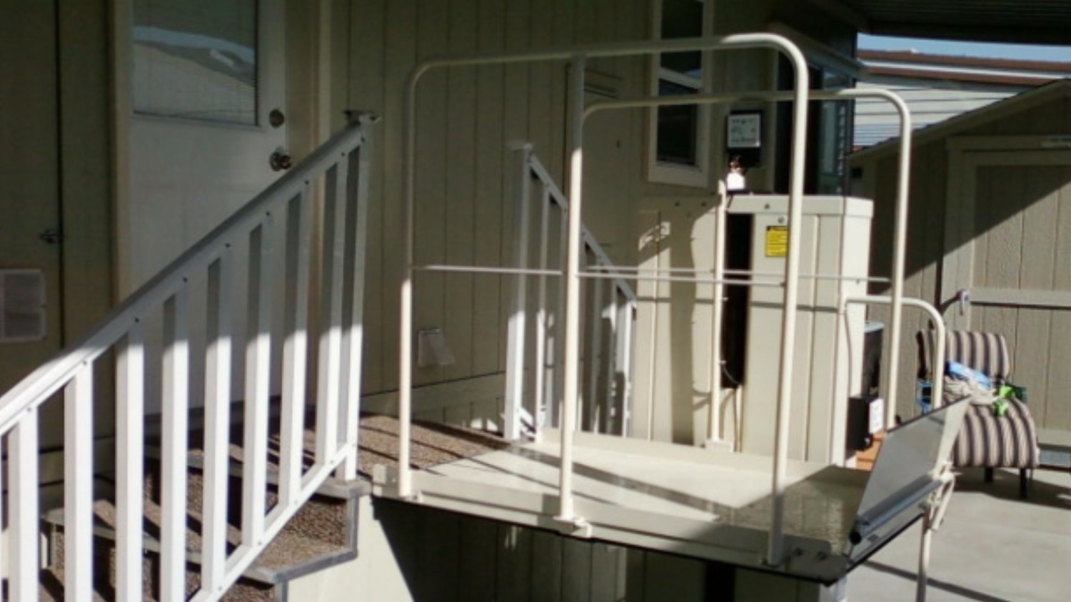 How to Choose the Right Vertical Platform Lift for Your Home - Mobility ...