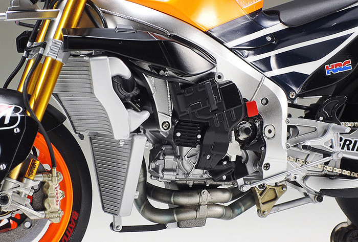 Tamiya 14130 Repsol Honda RC213V `14 1/12 Scale Kit