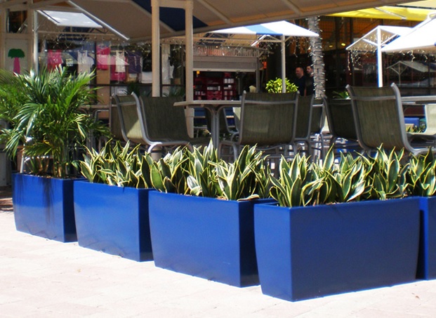 Dining Al Fresco: Elevating Restaurant Patios with Modern Planter Boxes ...