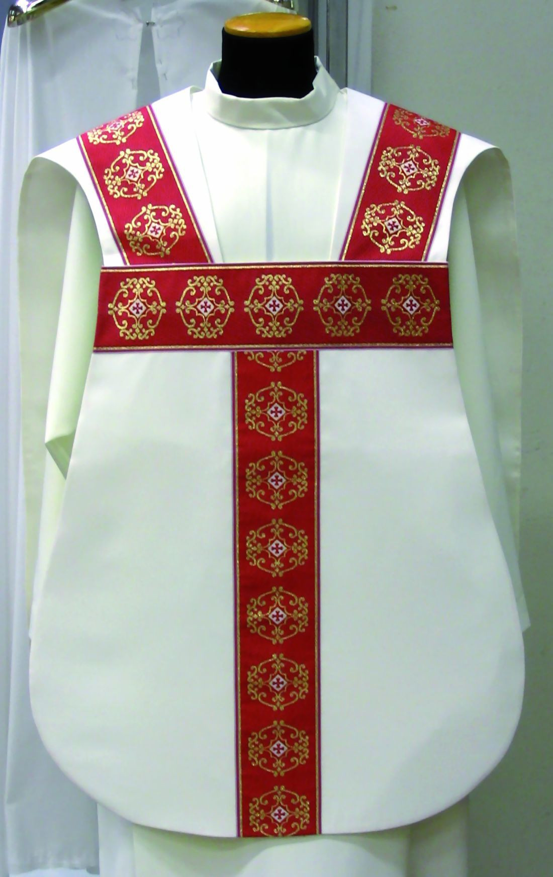 Banded Roman Fiddleback Chasuble | 100% Polyester | All Colors - Holy ...