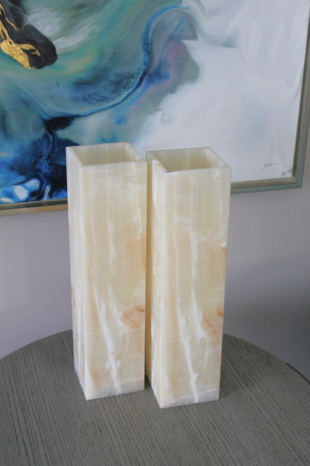 Onyx lamp with natural veins, layers, pattern