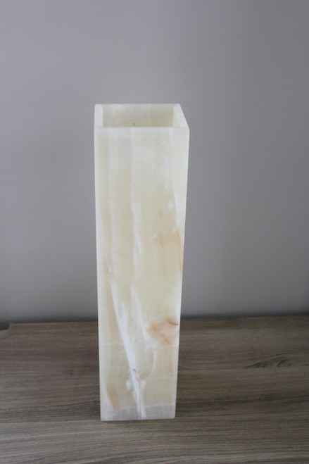 Onyx lamp with natural veins, layers, pattern