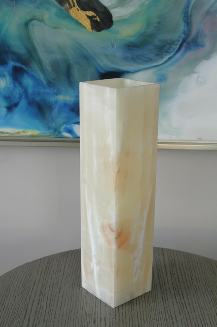 Onyx lamp with natural veins, layers, pattern