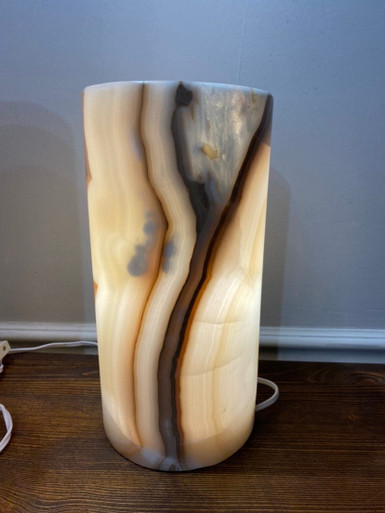 Natural alabaster lamp with unique veins