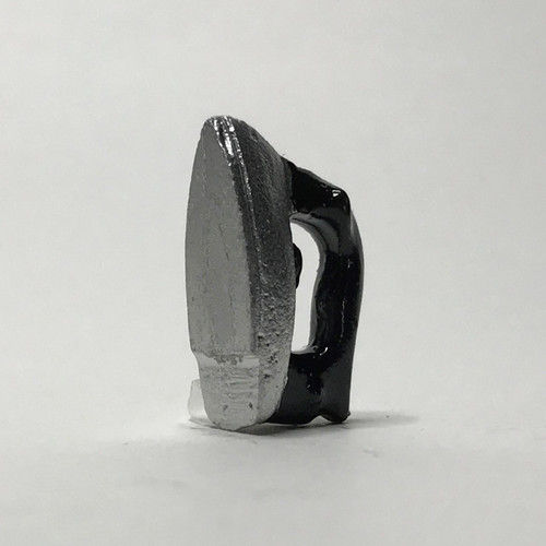 IC2467-1 - Steam Iron - Jeepers Dollhouse Miniatures