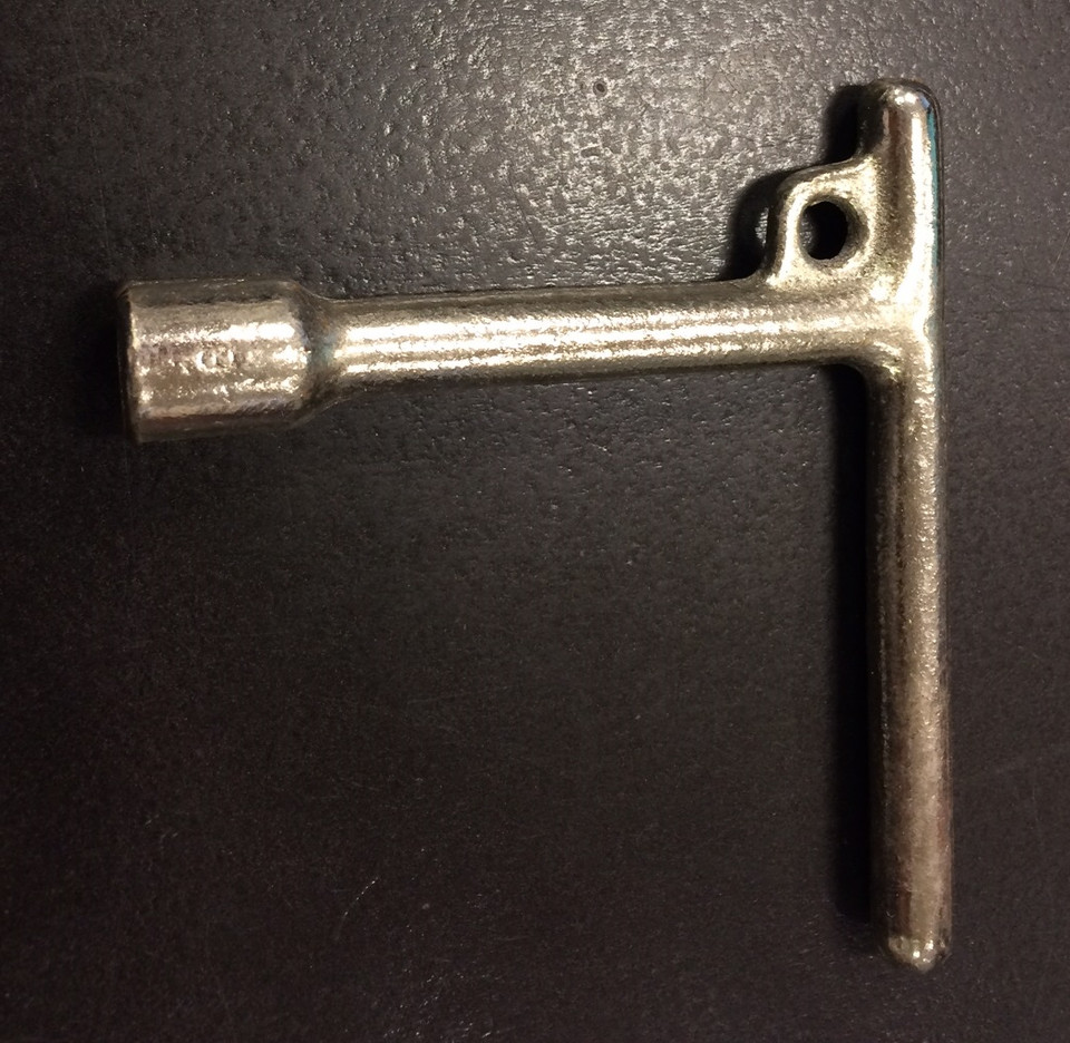 Wheelie Bin Key - Wheelie Bin Warehouse