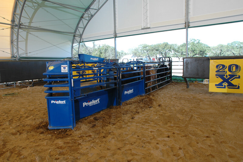 PRIEFERT FULLY AUTOMATIC ROPING CHUTE - DENNARDS