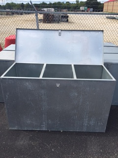 3 COMPARTMENT FEED BIN - DENNARDS