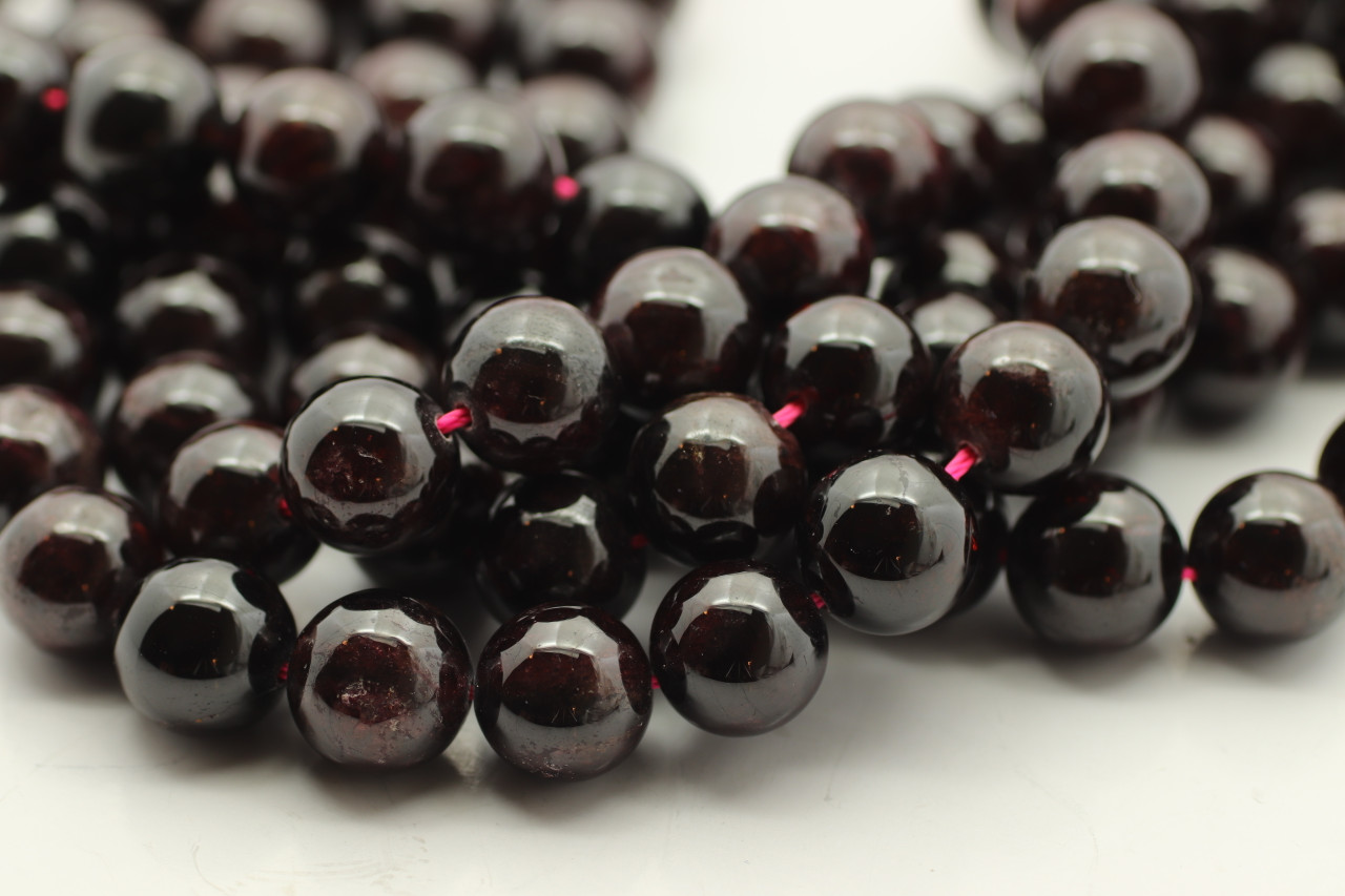 Garnet, Smooth Round in sizes 4mm, 6mm, 8mm & 10mm. Priced Per Strand