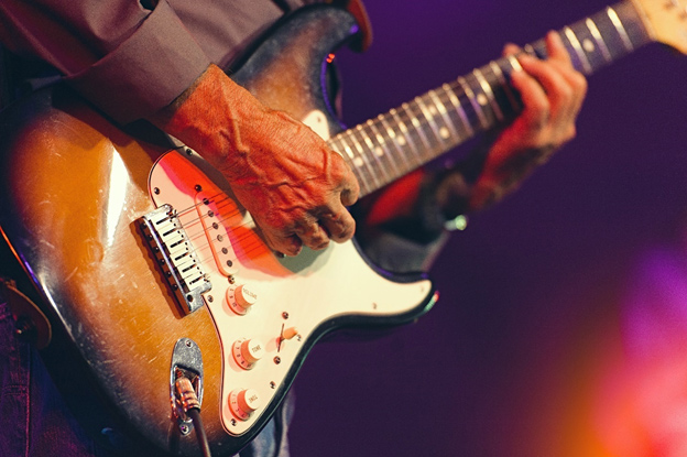 What Strings Does Buddy Guy Use for His Guitar? - Strings and Beyond