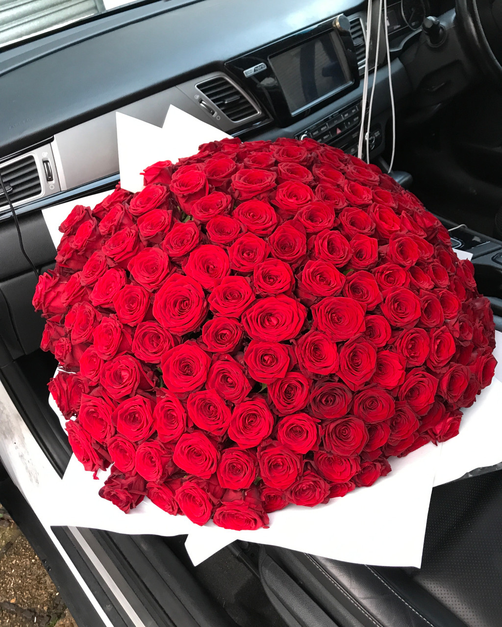 200 roses - Chelsea Bloom Studio