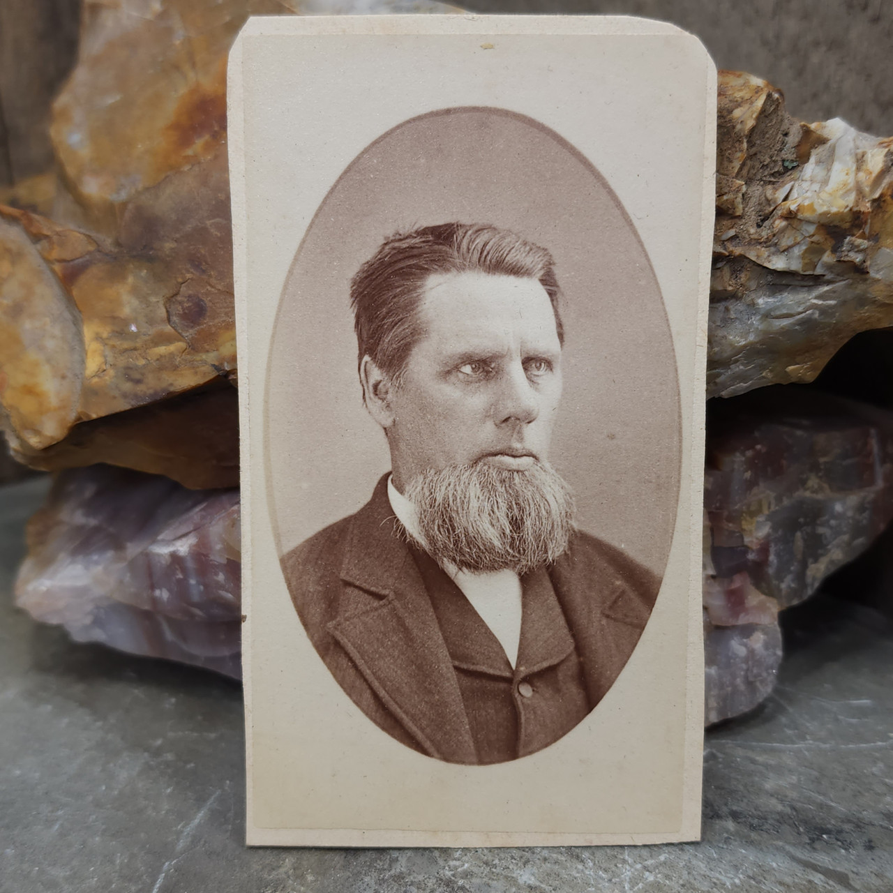 Antique Cross Eyed Man Bushy Goatee Beard cdv Photo Carte de Visite ...