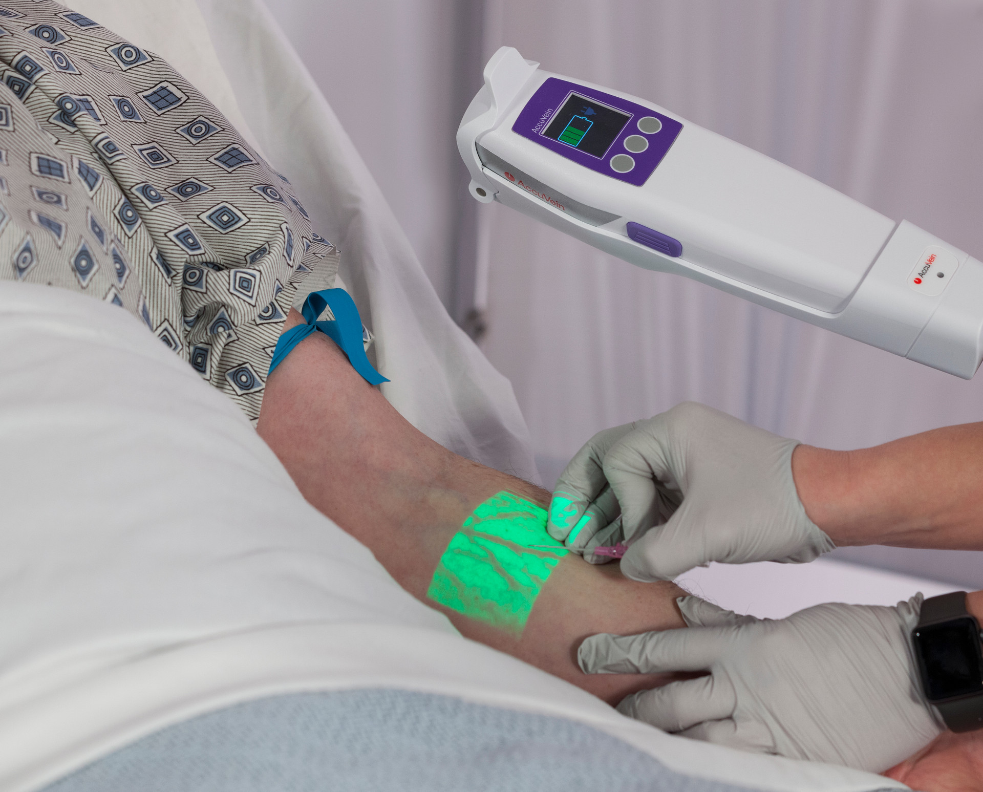 AccuVein AV500 Vein Visualization System with Desktop Charging Cradle ...
