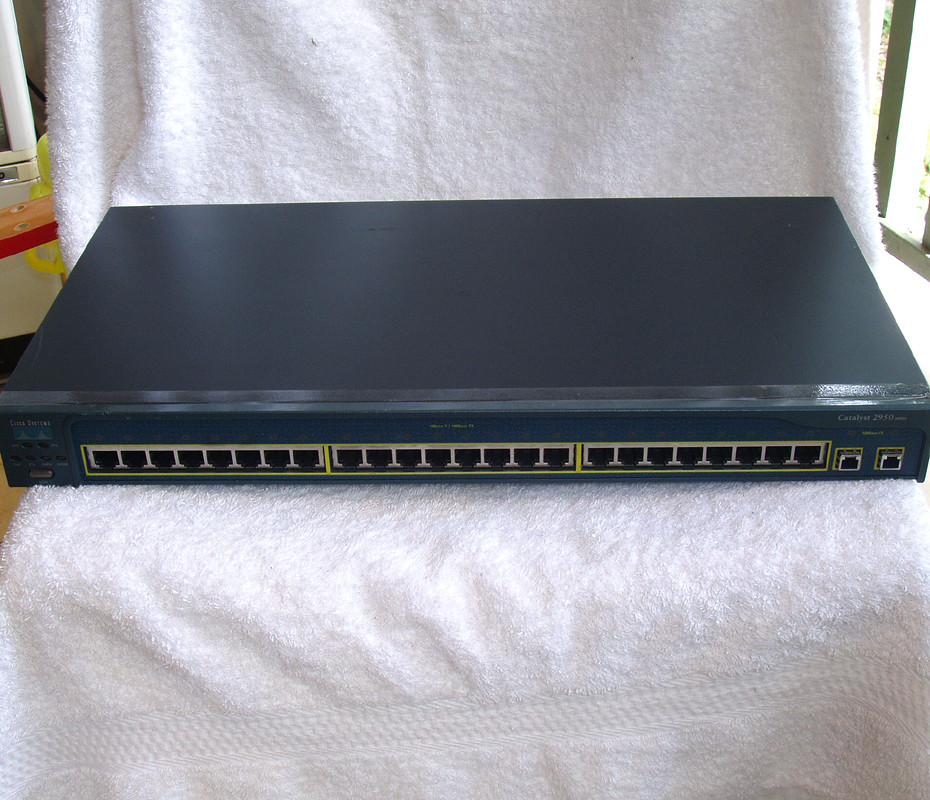 CCNA CISCO Catalyst Managed Switch C2950C 24 port / 100Mbps FX Link 2x