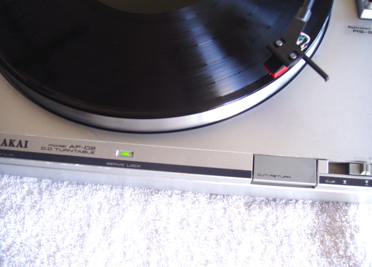 AKAI AP-D2 Entry Level Consumer Direct Drive Turntable